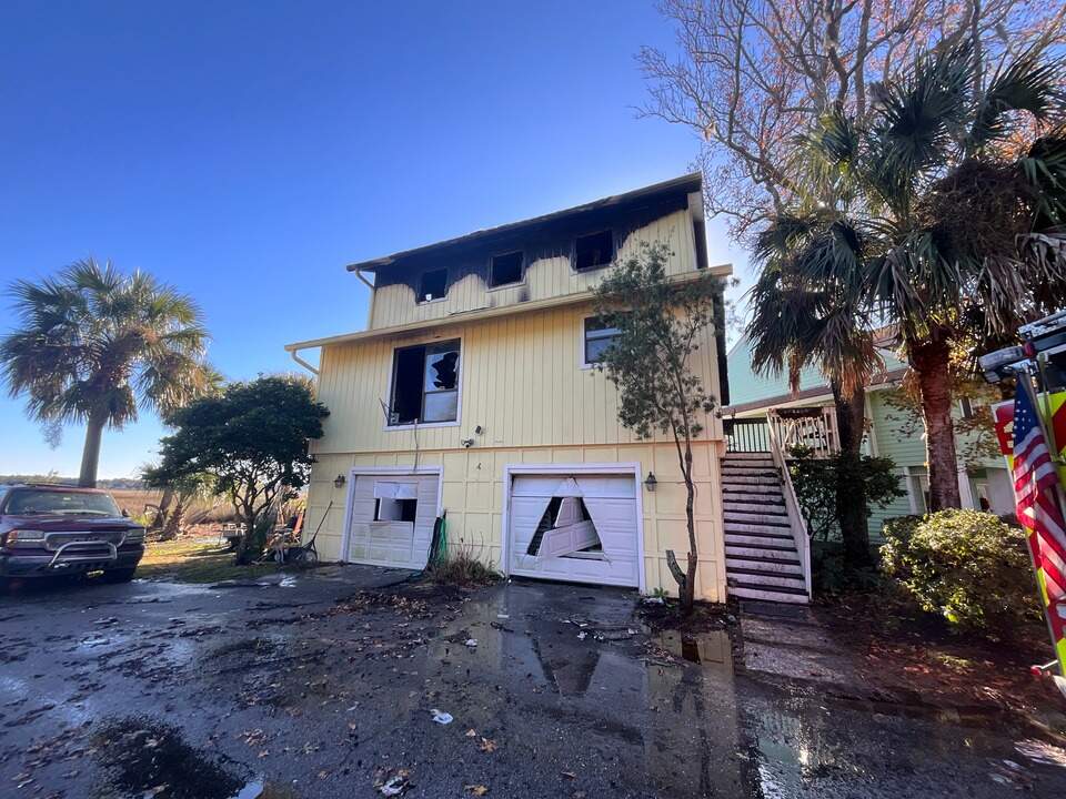 Deputies rescue family dogs after Hilton Head house fire | Hilton Head ...